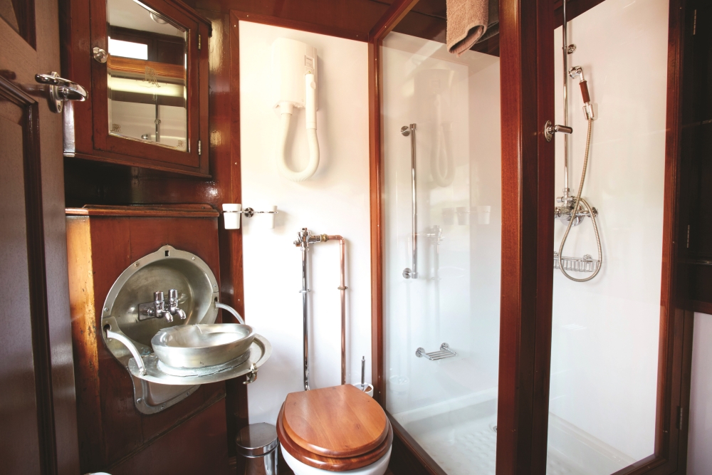 Shongololo Express - Pretoria to Victoria Falls | HappyRail