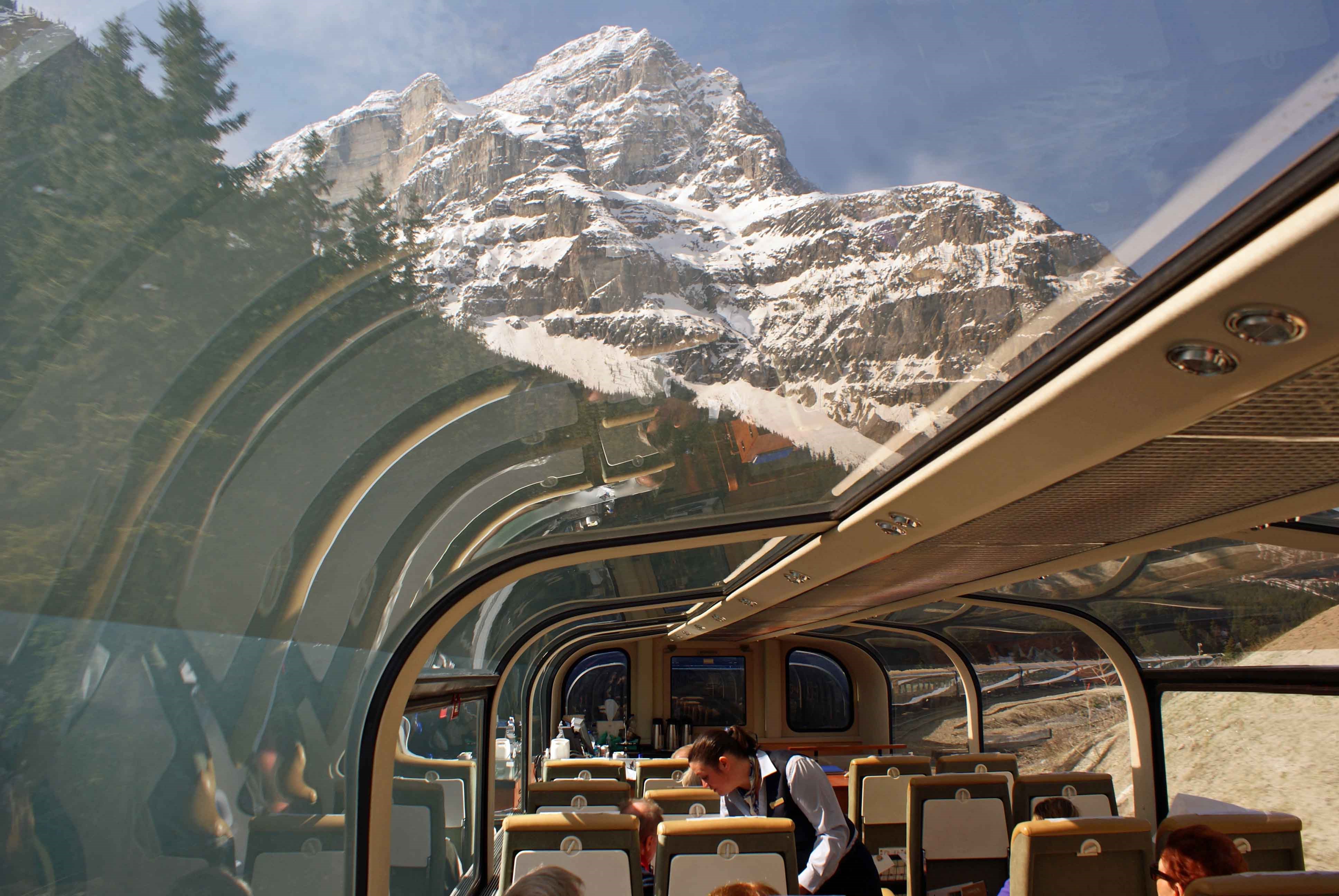 Rocky Mountaineer: First passage to the West Banff - Vancouver | HappyRail